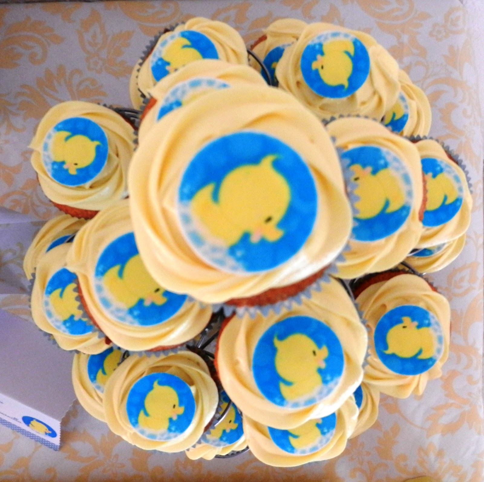 Los Dulces de Victoria: Rubber Ducky Sweet Table: Roberto Cumple 2 Añitos