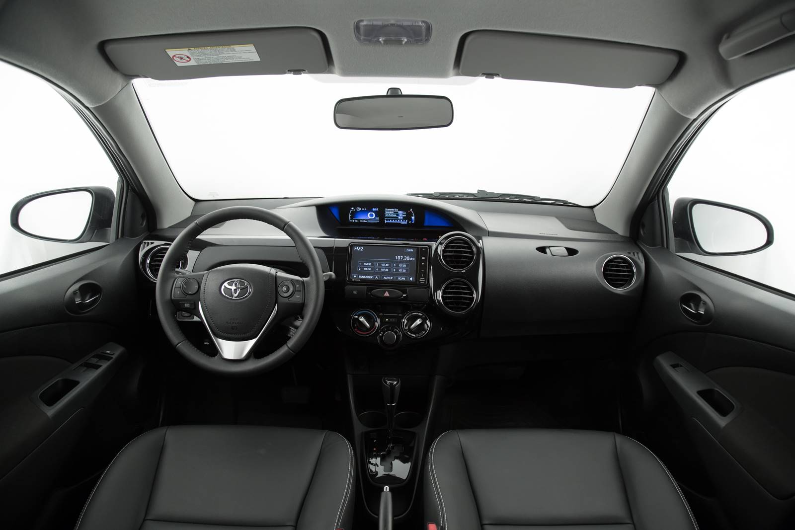 Novo Toyota Etios Automático 2017: preços; especificações