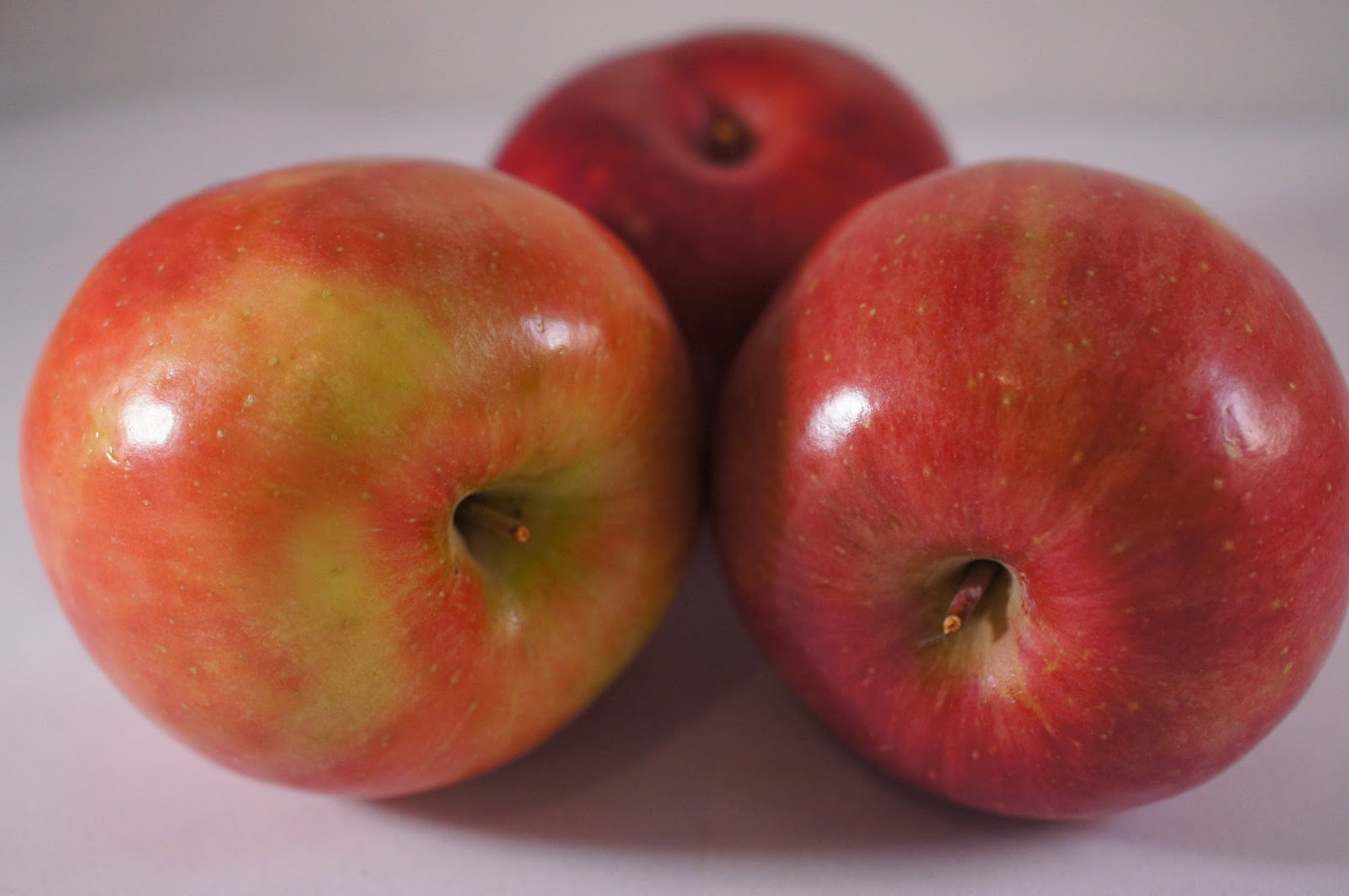 34 apples copyright free pictures for websites