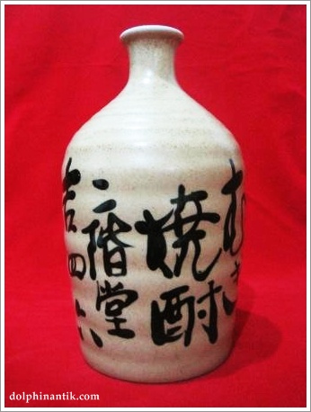 Dolphin Antik: Botol Keramik Sake Jepang
