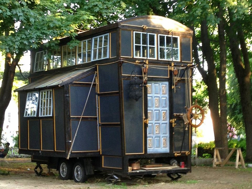 The Flying Tortoise: Chloe And Brandon Used Old Movie Sets To Create A ...