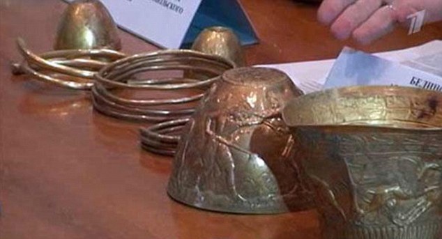 ATLANTEAN GARDENS: Archaeologists discover 2,400-year-old solid gold ...