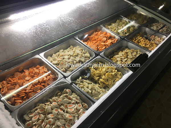 anjung steamboat tasik biru - ZanetaroYang