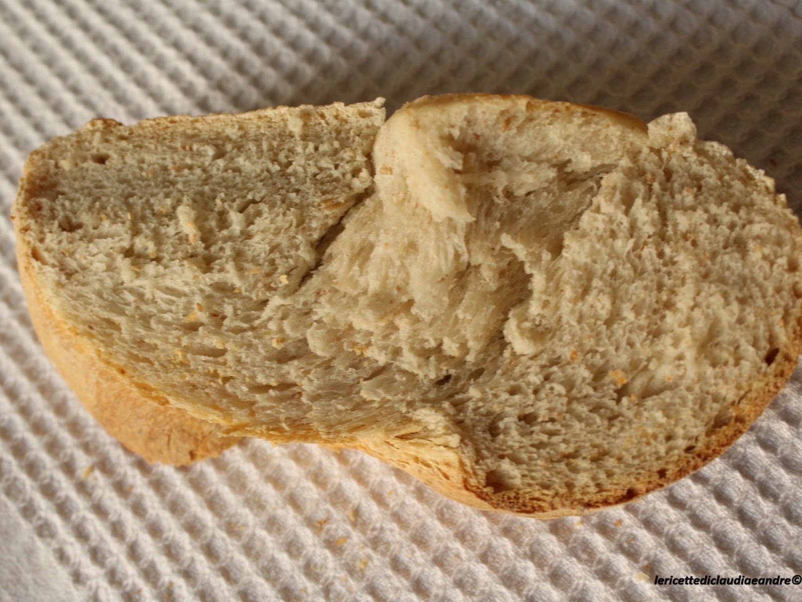Pane intrecciato con crusca, germe di grano e lievito madre