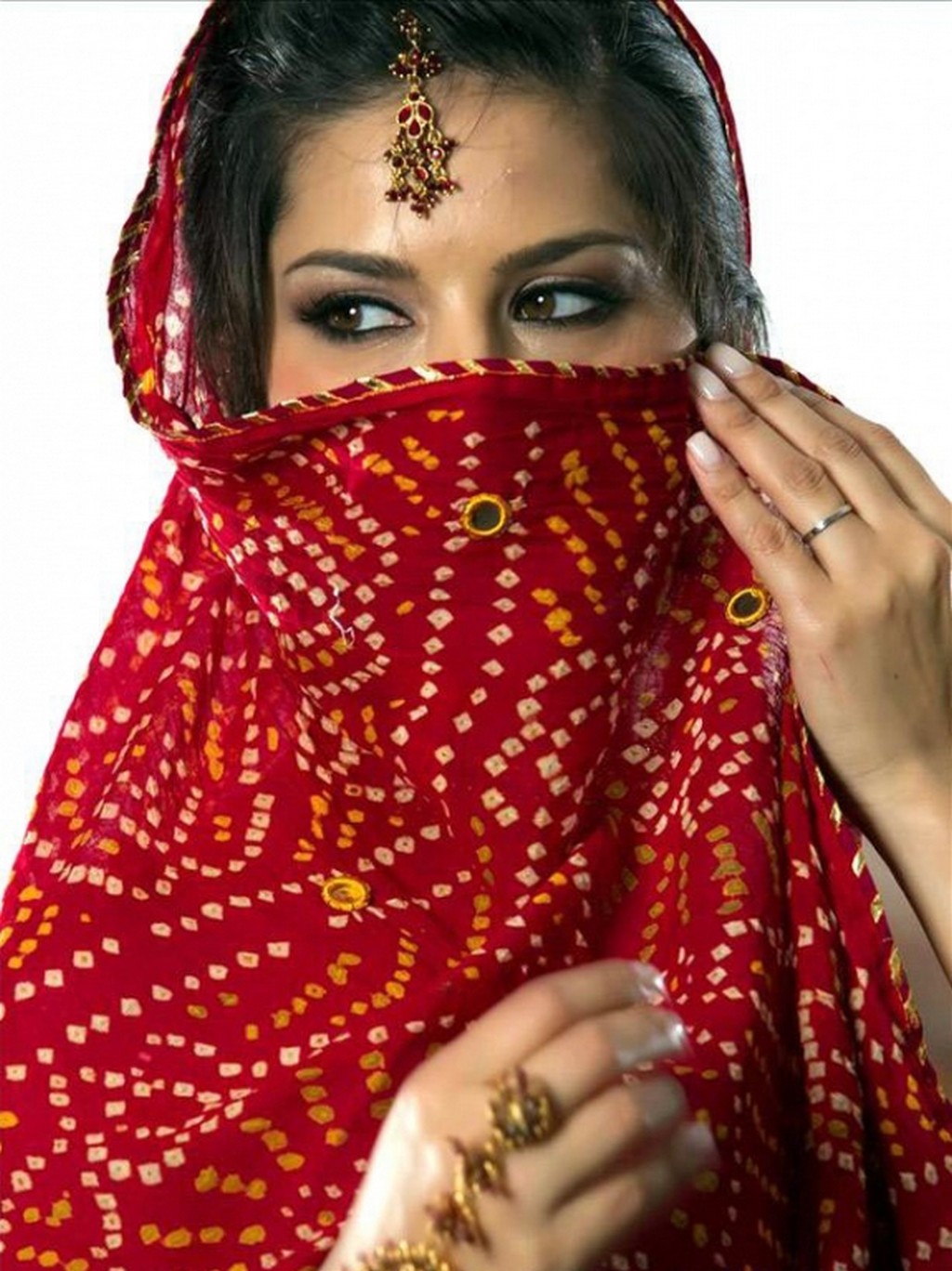SUNNY LEONE IN RED SAREE HOT PHOTOSHOOT - BOLLYWOOD CHUCHPA