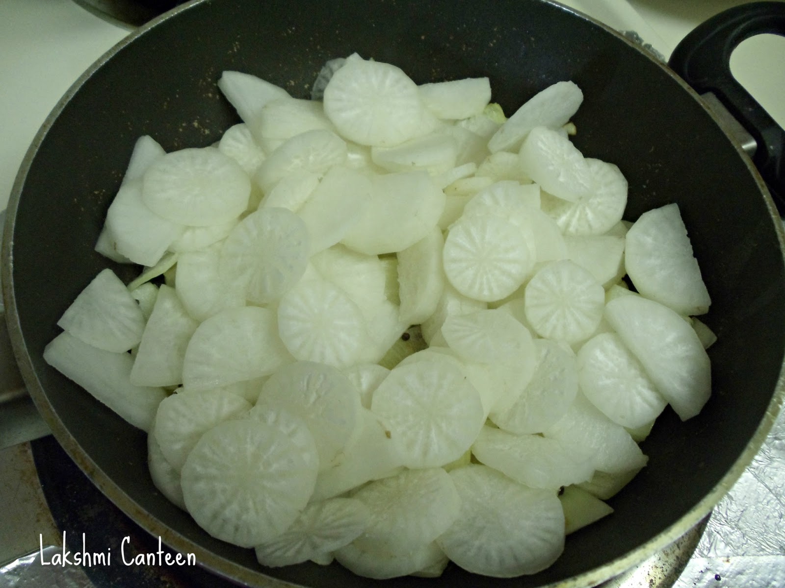 Lakshmi Canteen: Moolangi Buthi (Coconut based Radish Curry)