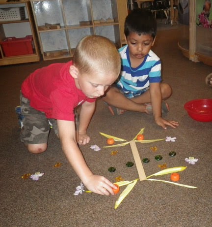 SmartSquirrel: Symmetry with Random Objects