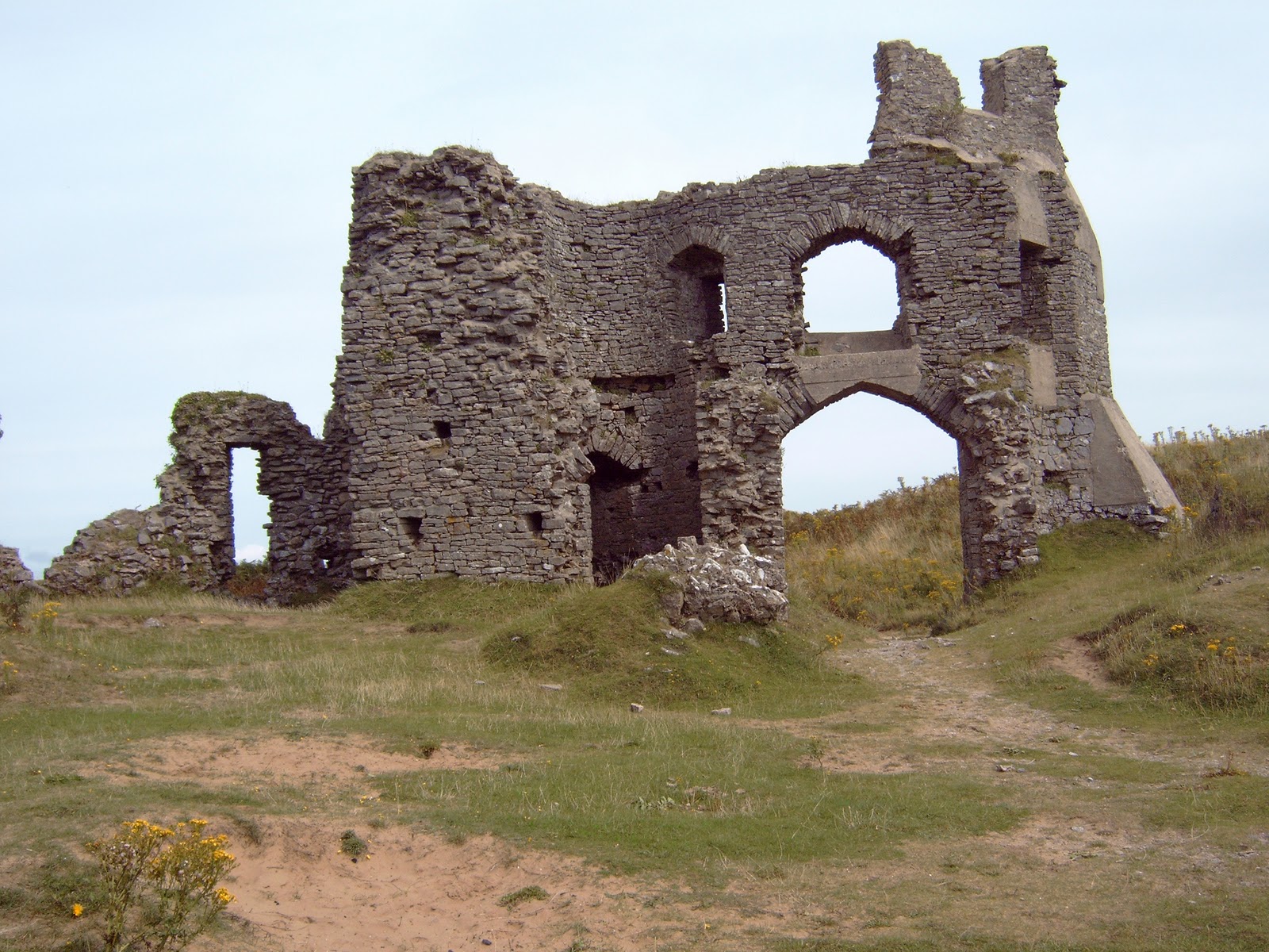 Tales from the Faerie Trails: Pennard Castle and the Verry Volk