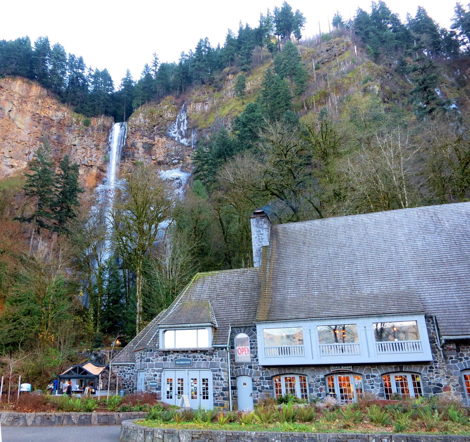 Multnomah Falls Lodge
