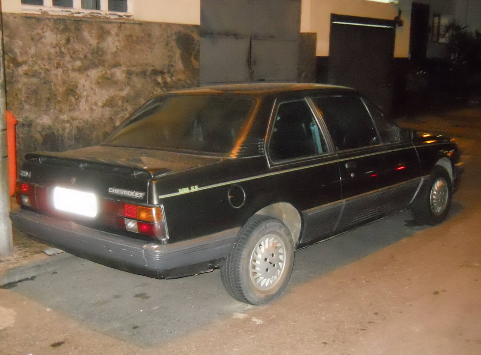 Registros Automotivos do Cotidiano: Chevrolet Monza Classic 500 EF 1990