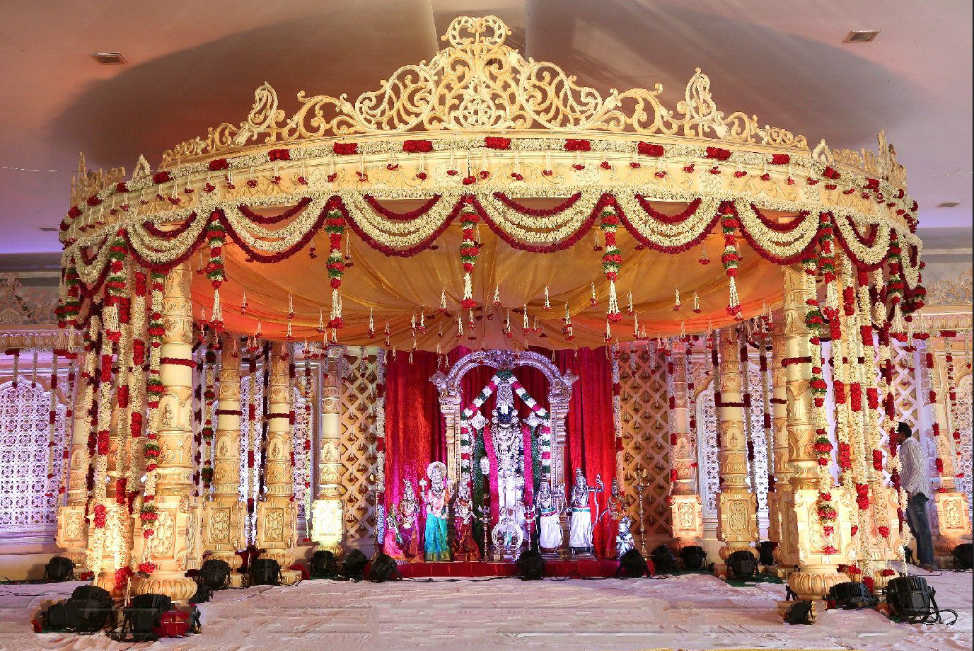 Ladies Fashions: BVSN Prasad daughter wedding mandapam