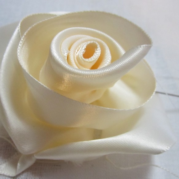 Ravings of a Mad Crafter: Ribbon Roses