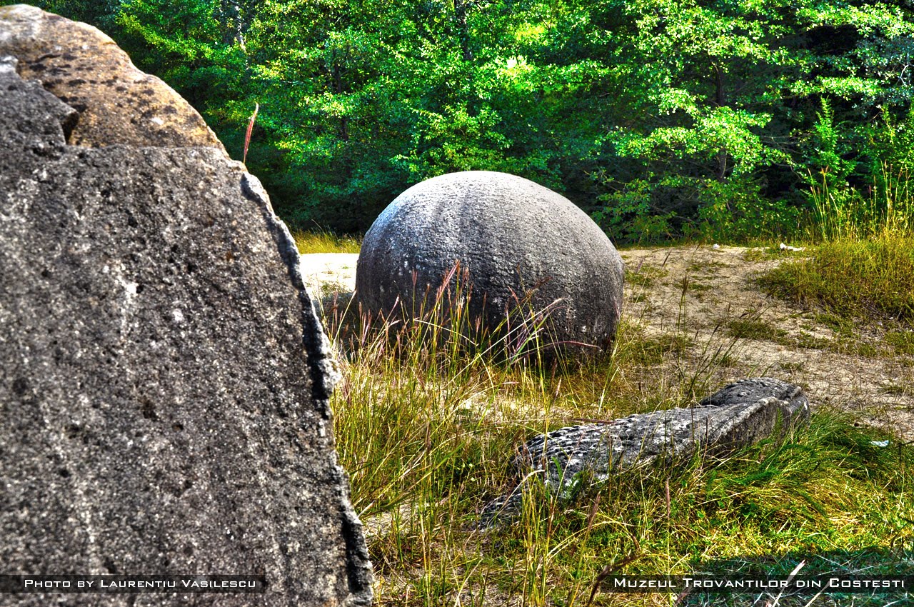 Muzeul Trovantilor din Costesti