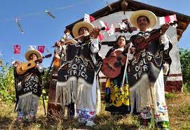 LOS PUREPECHAS: VESTIMENTA PUREPECHA