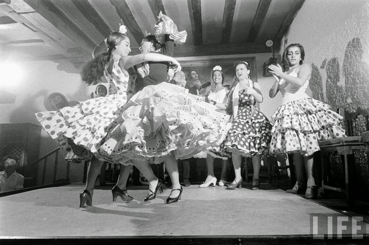 30 Stunning Black and White Photos of Gypsy Dancers in Madrid in 1960 ...