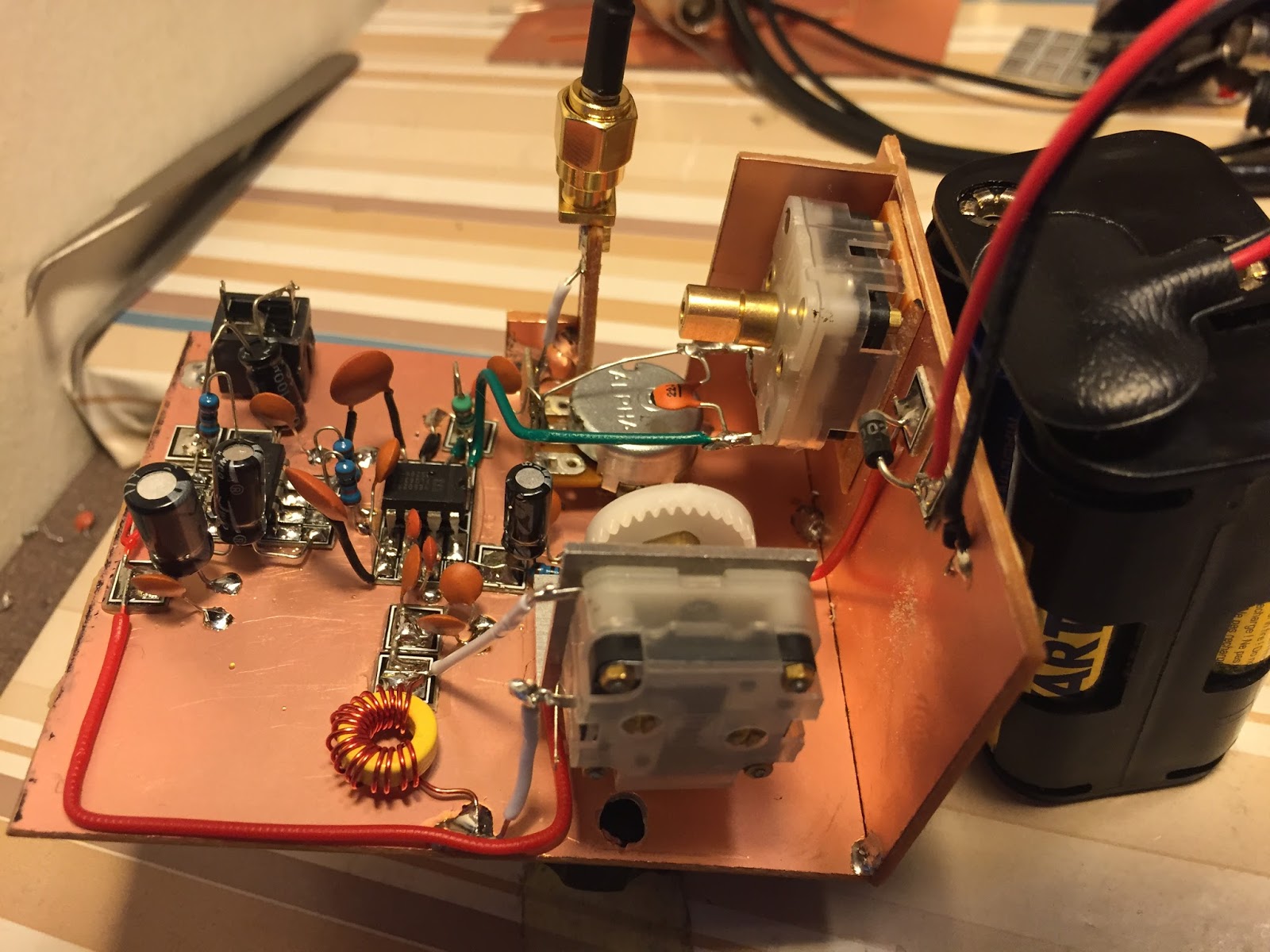 DIYcrap: EMRFD Direct conversion 40m receiver in a tea caddy