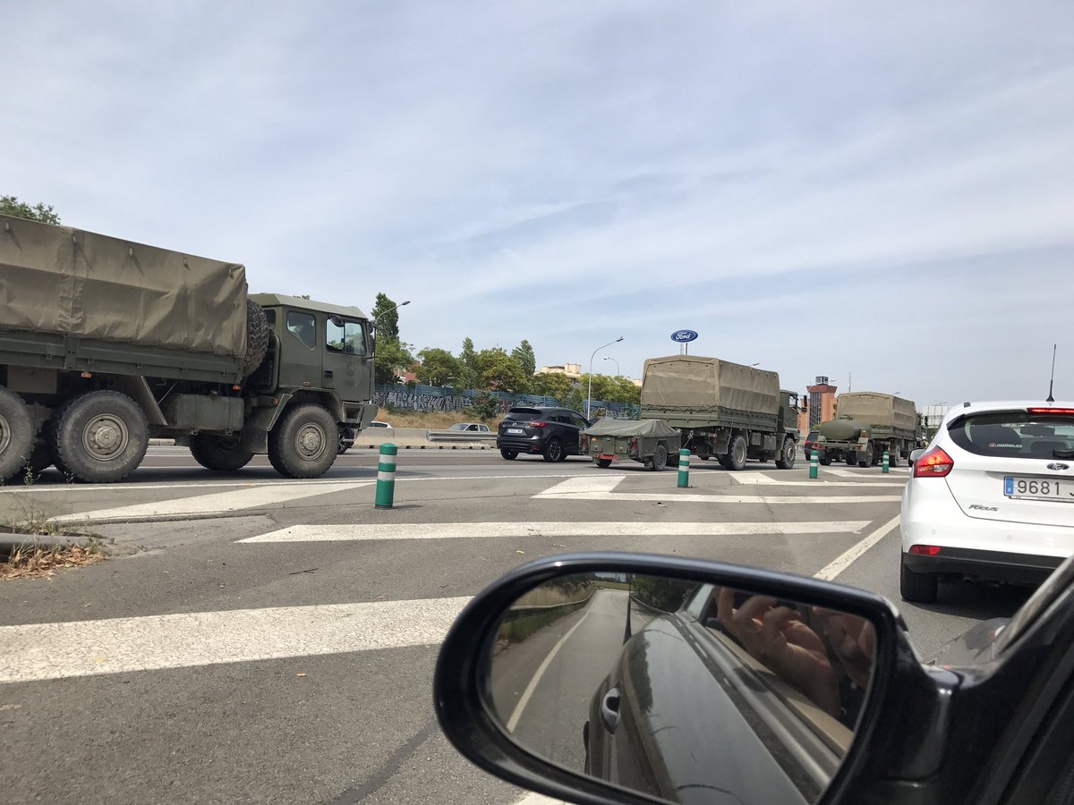 HC: Convoys of Spanish military vehicles moving on Catalan roads