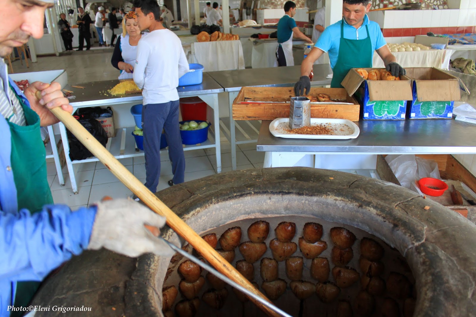 Eleni Grigoriadou : Uzbek “non”: the art of traditional, baking bread