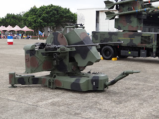 Blair's 軍事,警察及消防攝影: T82式20公厘雙聯裝機砲