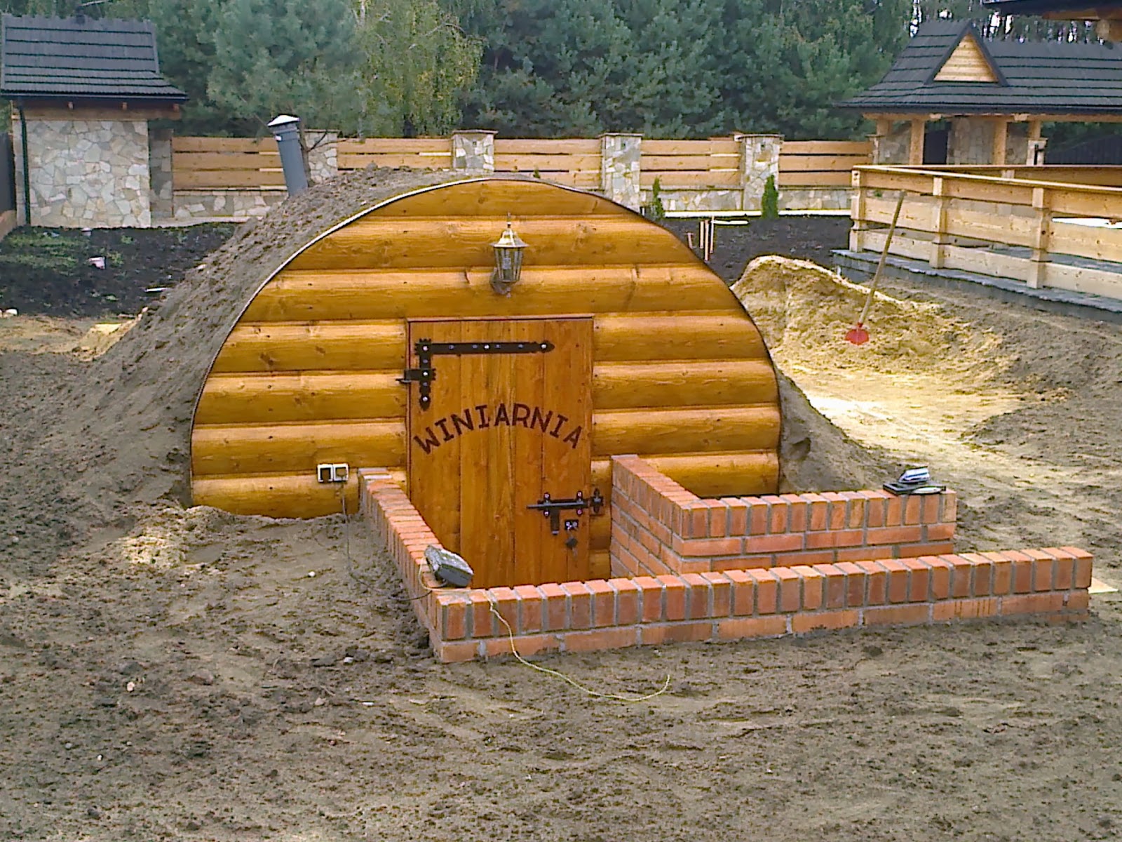 BUDOWA,REMONT I ARANŻACJA WNĘTRZ : Piwnica Ogrodowa(zimne piwo latem)