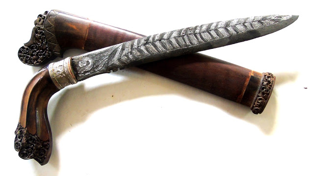 Berbagai Macam Bentuk Badik - Badik Pamor
