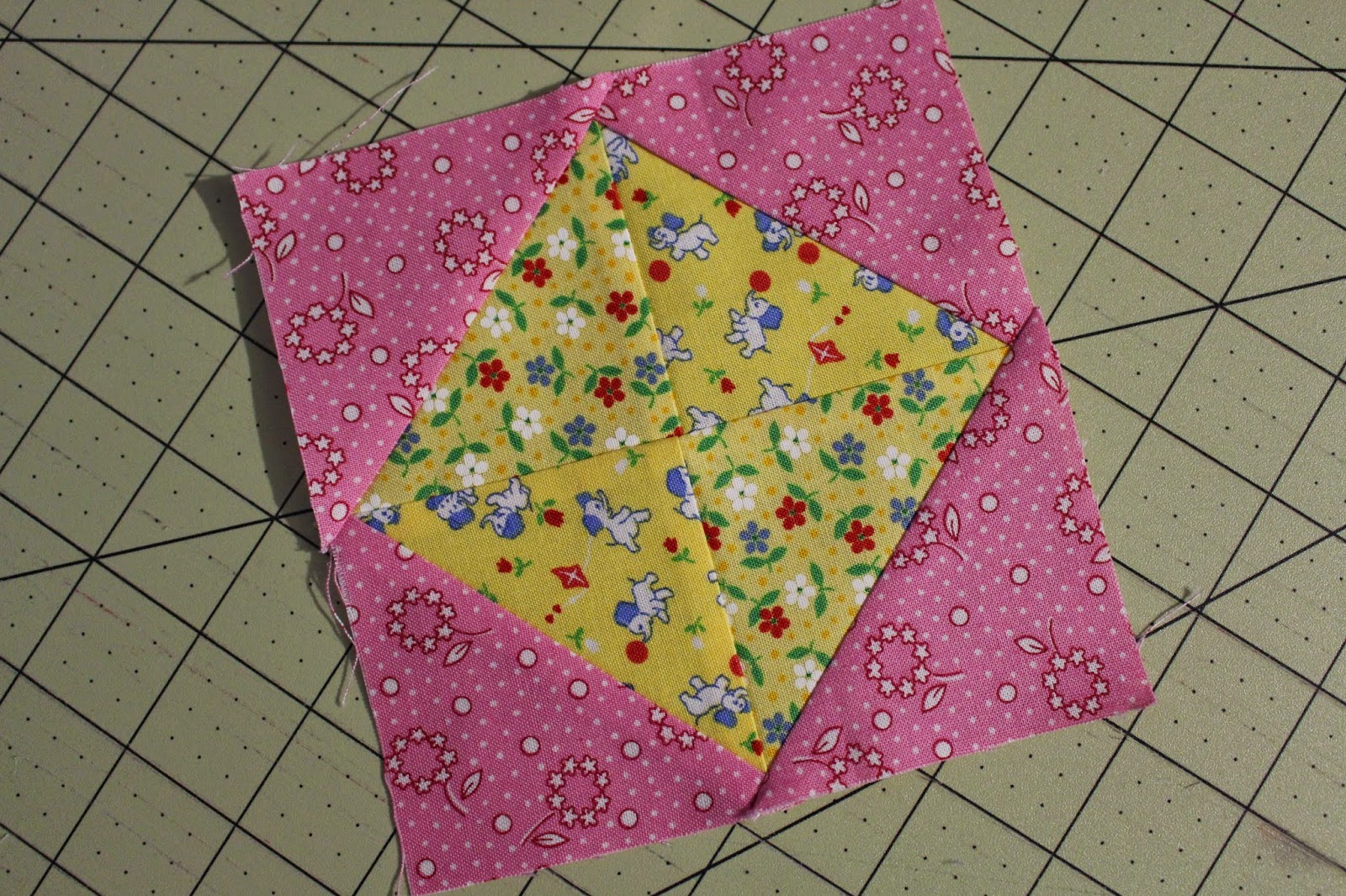 My 1930's Flower Garden Quilt Block - Tutorial