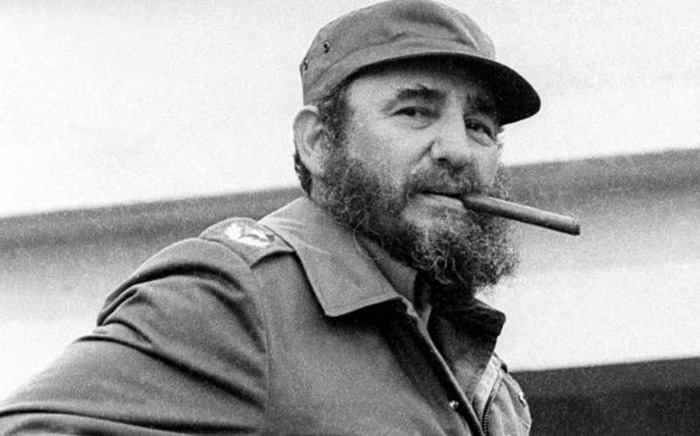 Mirando hacia adentro: Murió Fidel, por Arecosemanal y otros