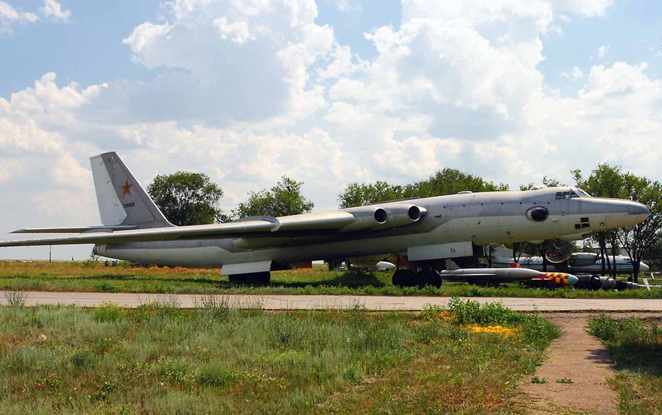 nhungdoicanh: Myasishchev 3M Bison-B