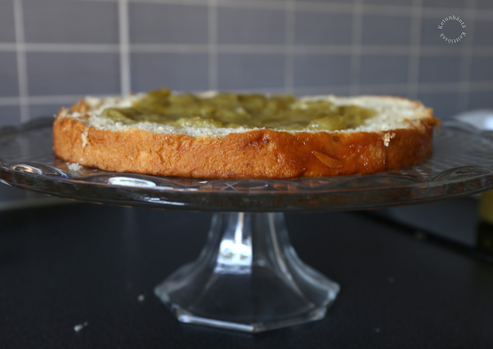 Rhubarb Tosca Bun Cake - Raparperi-toscapullakakku