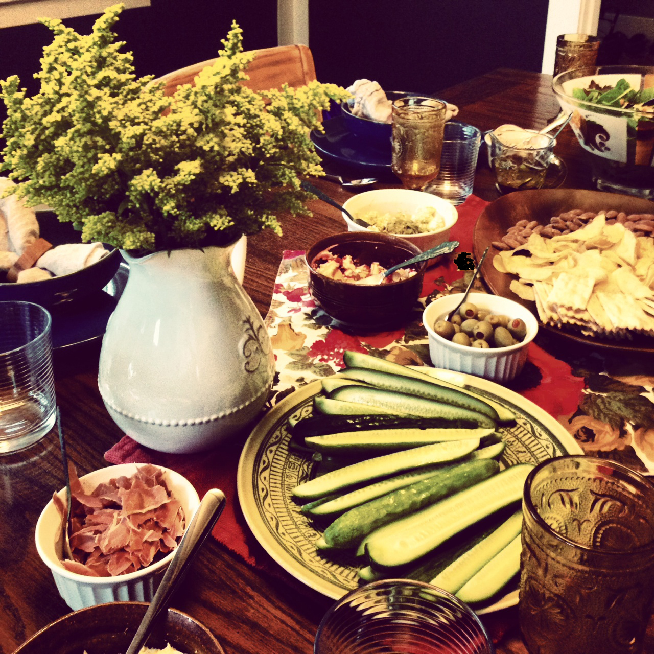 Mostaza Seed: Plate Walls and Dinner Parties and Haircuts, Oh My!