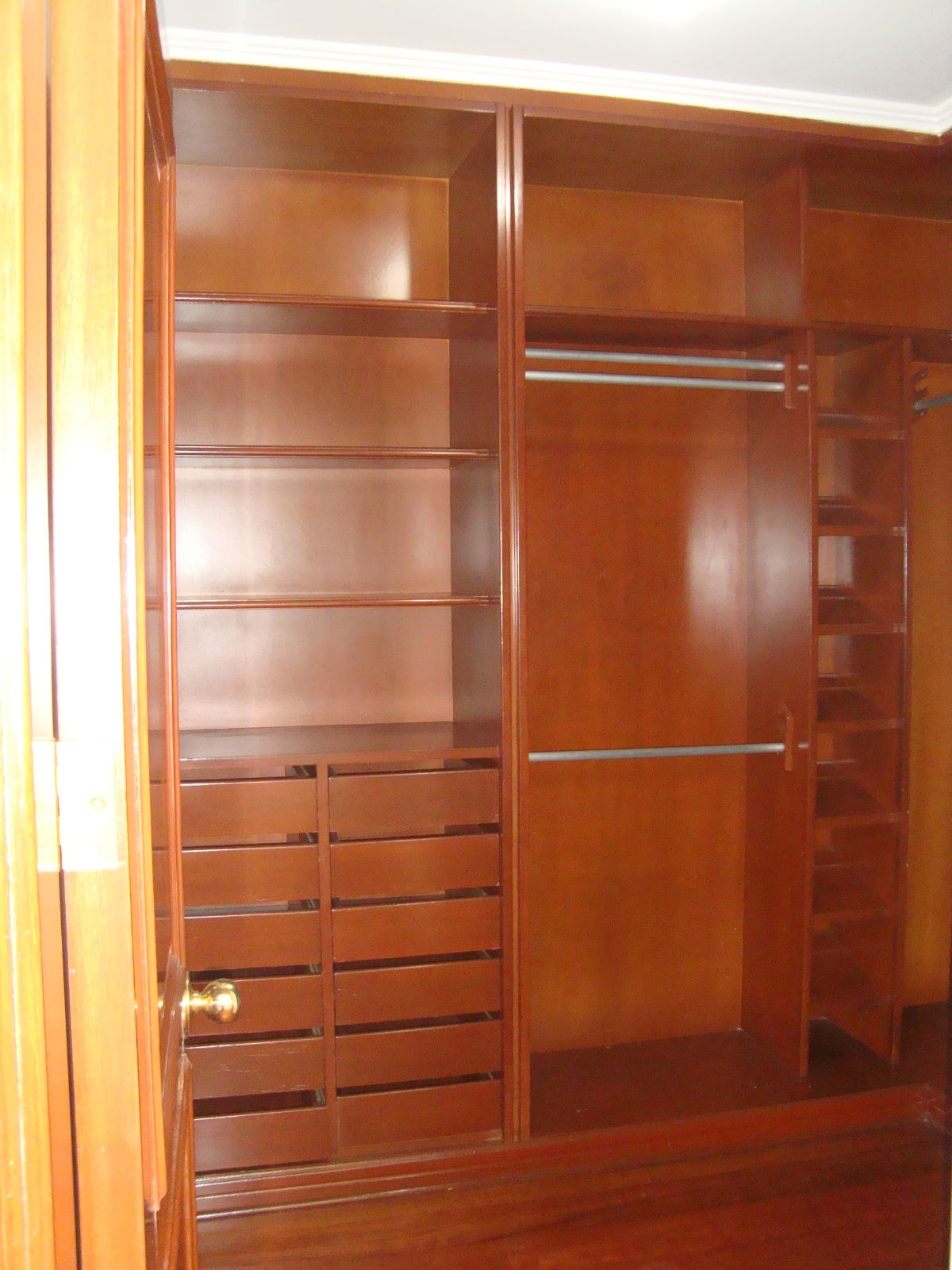 APARTAMENTO NORMANDIA: ALCOBA PRINCIPAL, VESTIER & BAÑO