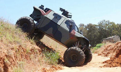 Xe Off-Road cực khủng của quân đội - Nắp thùng xe bán tải Hilux, Navara ...