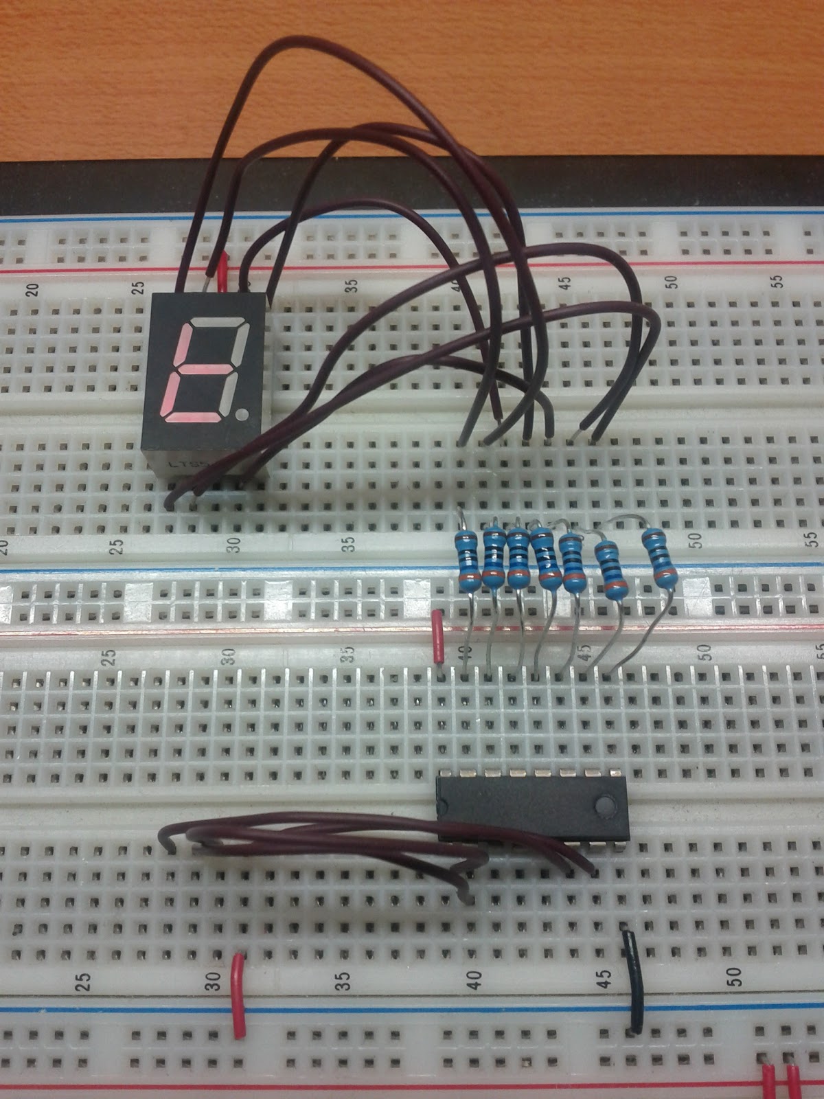 74LS247 BCD to 7-Segment Decoder 七劃管解碼器