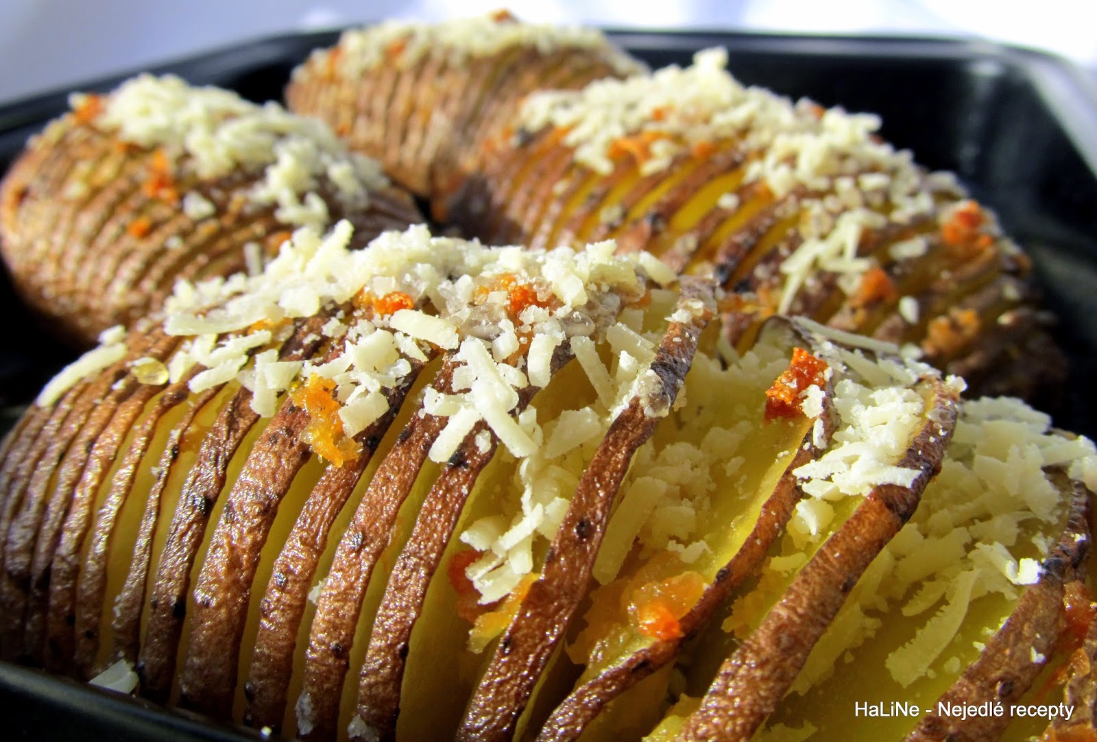 Nejedlé recepty: Hasselback potatoes - česnekové pečené brambory
