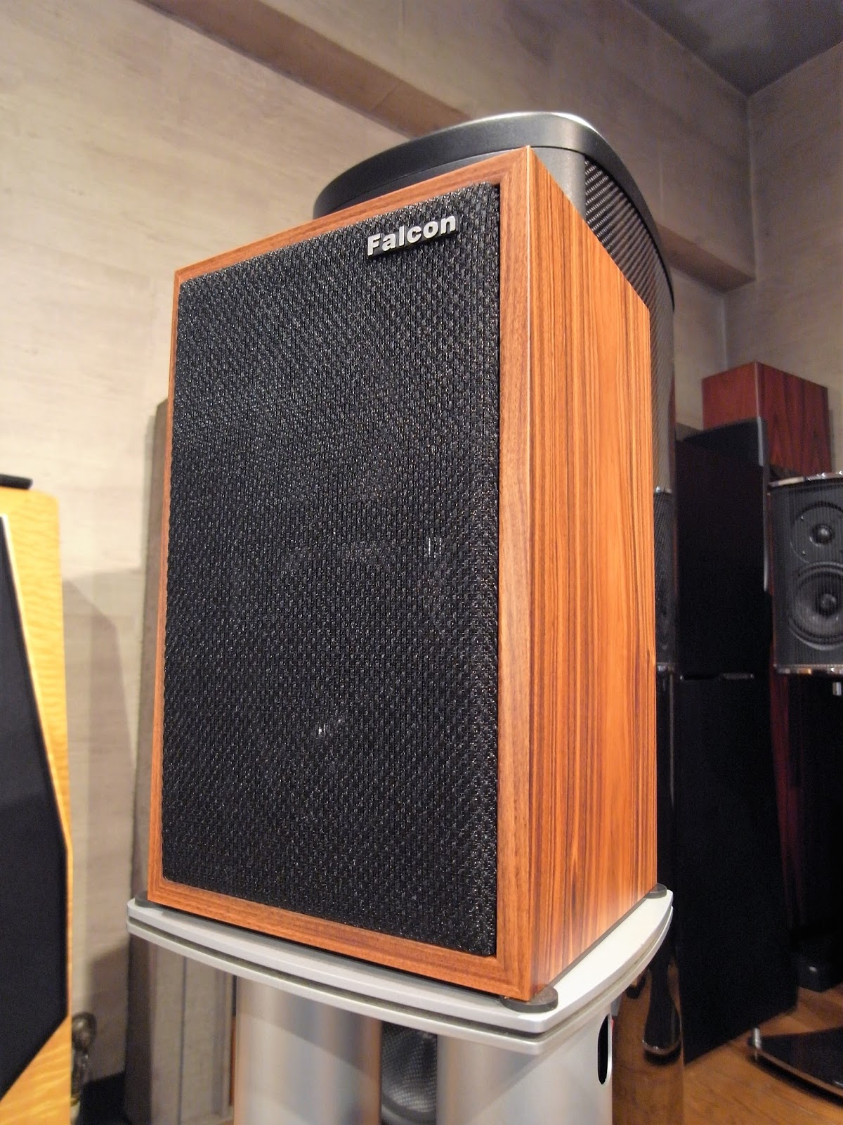 SIS AUDIO BLOG: 展示情報 Falcon Acoustics LS3/5a(Rosewood）を常設展示致します！！