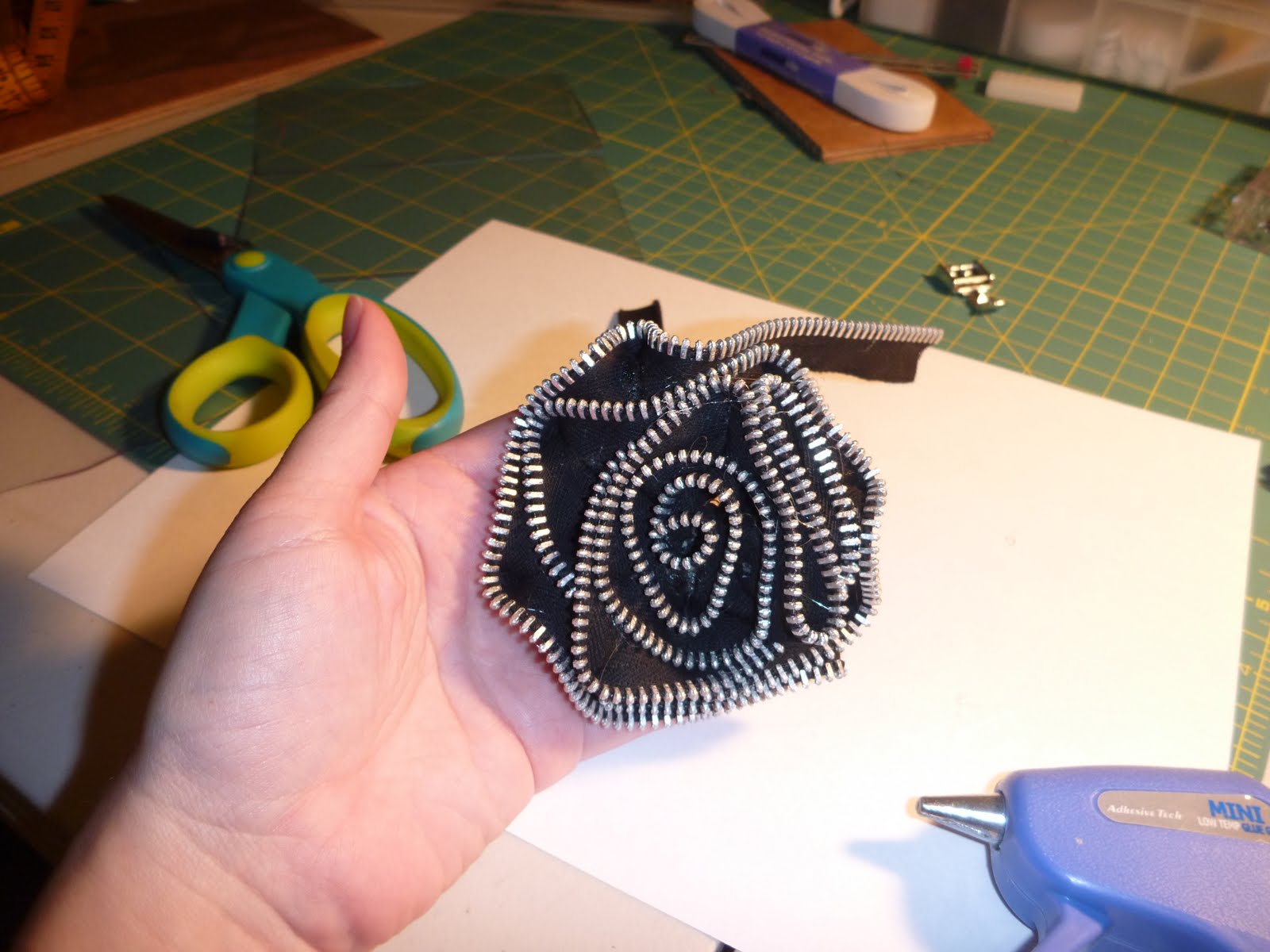 Such Big Dreams...: Zipper Flower Tutorial