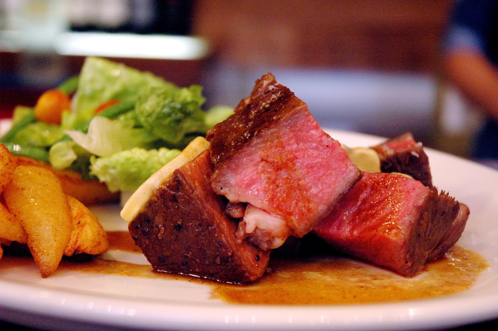 DUDE FOR FOOD: The Hungry Hound's Freestyle Gastropub Cuisine