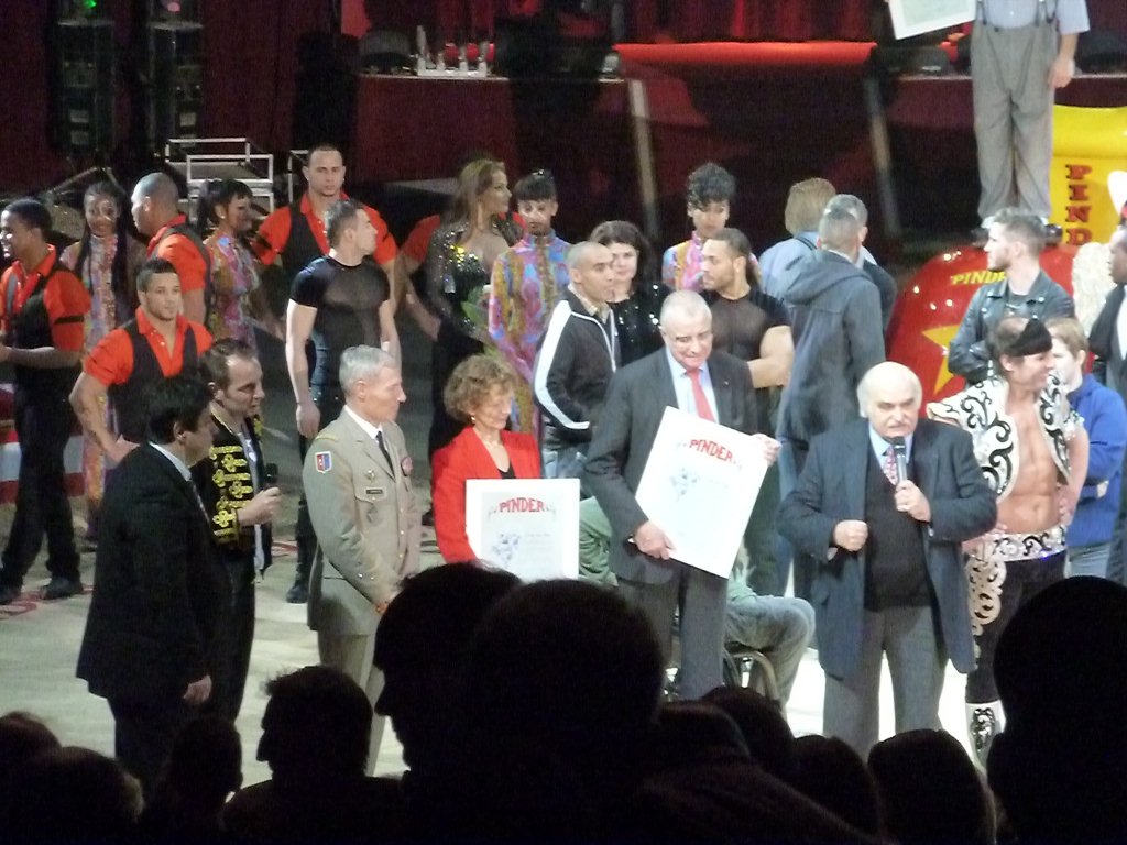 d'eux spectateurs: Handicirq - Cirque Pinder Jean Richard Edelstein