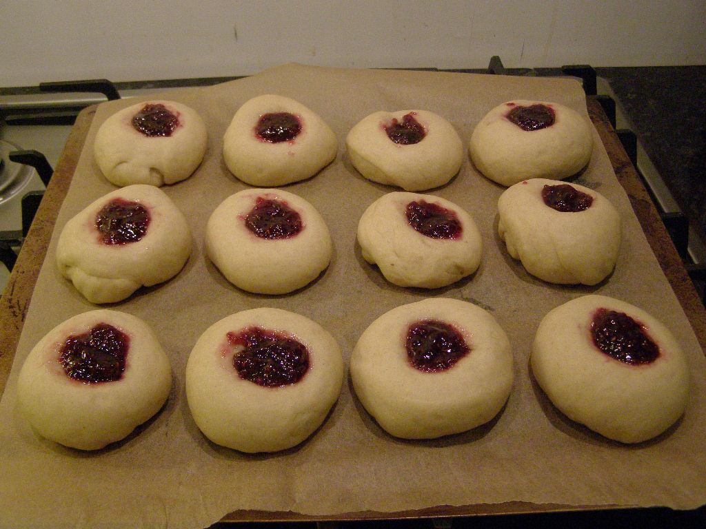 maple•spice: Sweet Cinnamon Berry Buns