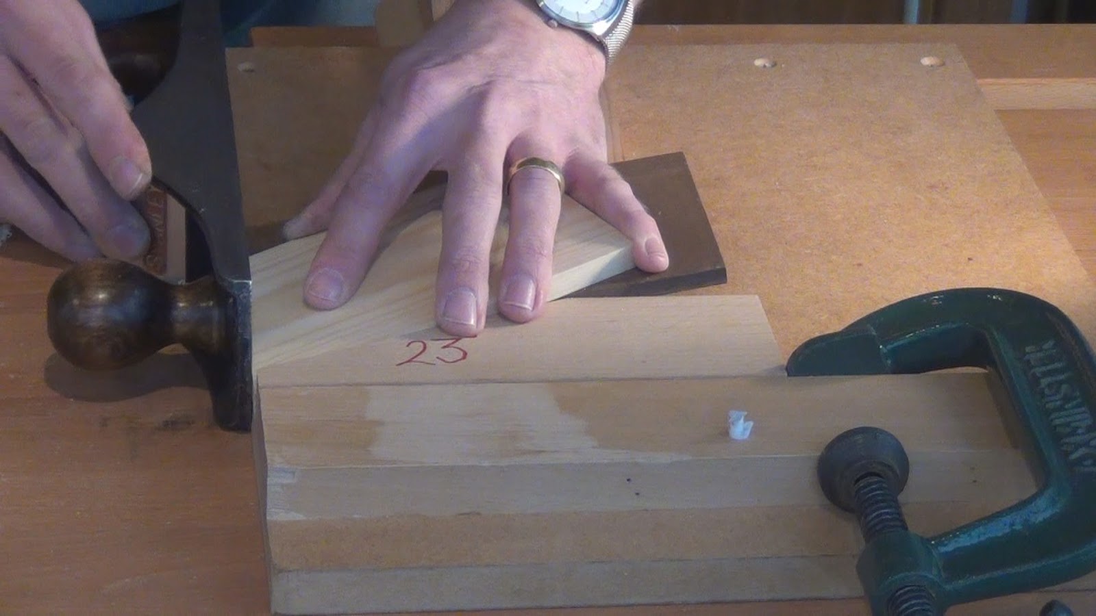 Hand Cut Joints: Bevel Dovetails