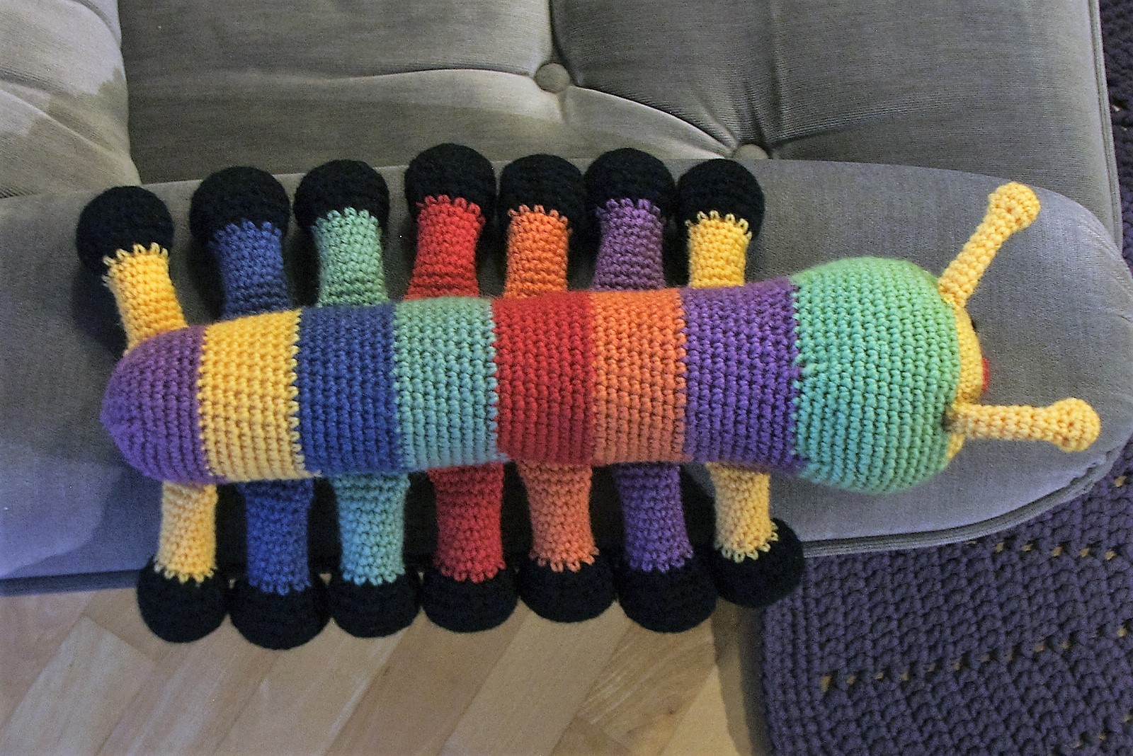 Kekseistä kintaisiin: Virkattu toukka