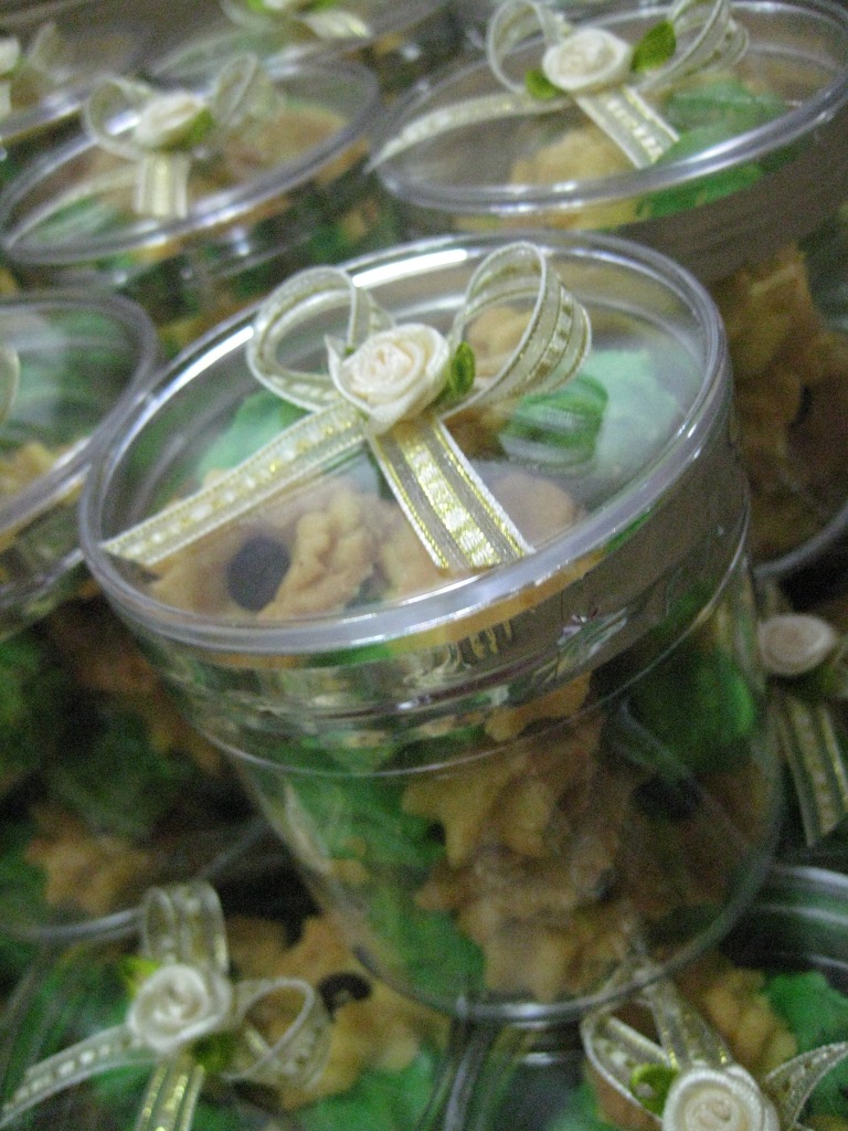 Yatie's Cooking: DOORGIFT BISKUT DAISY PETALS