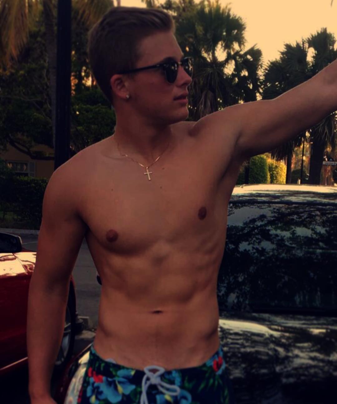 Alexis_Superfan's Shirtless Male Celebs: January 2018