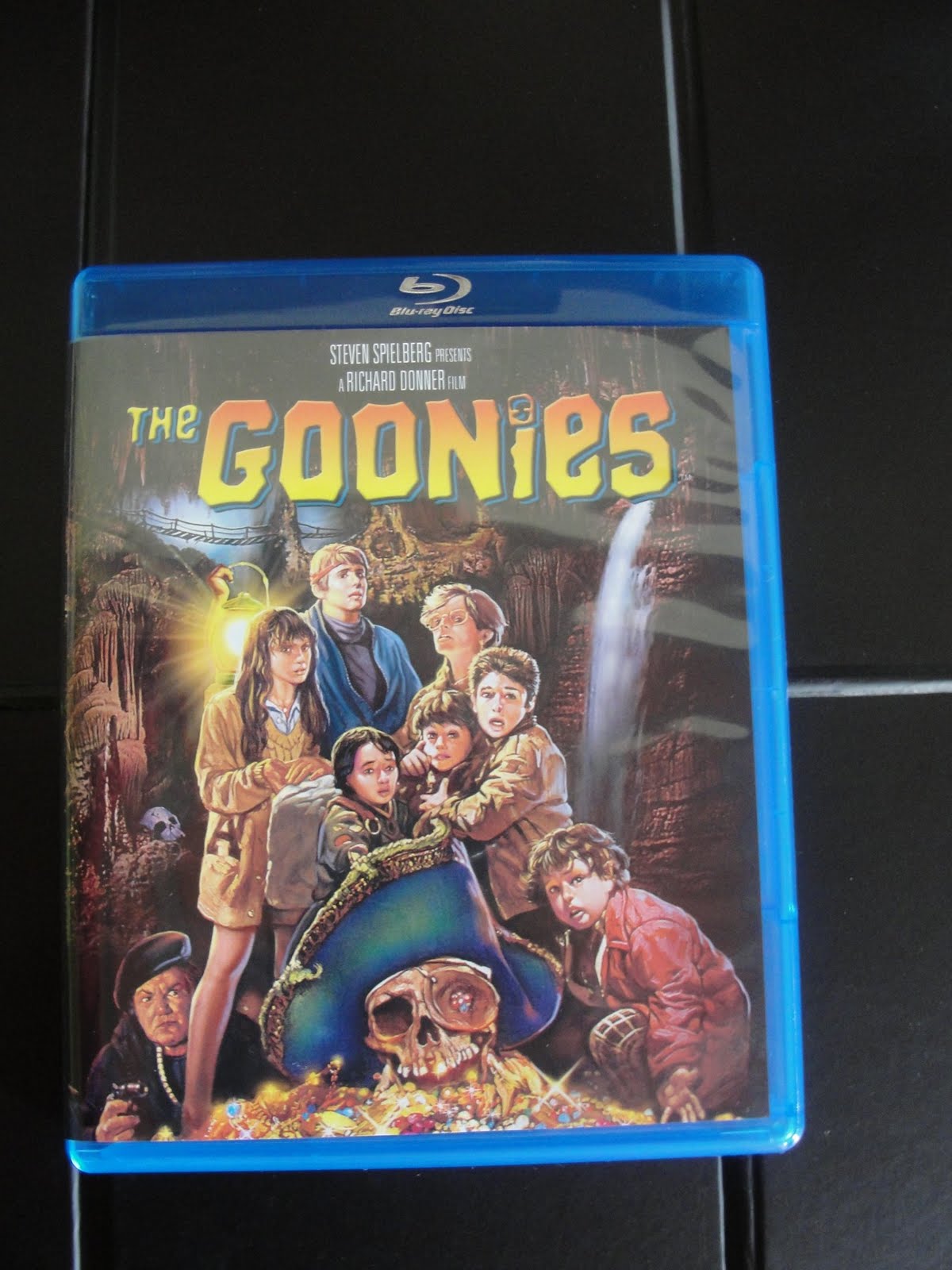 Avires Collection: The Goonies - 25th Anniversary Collector's Edition