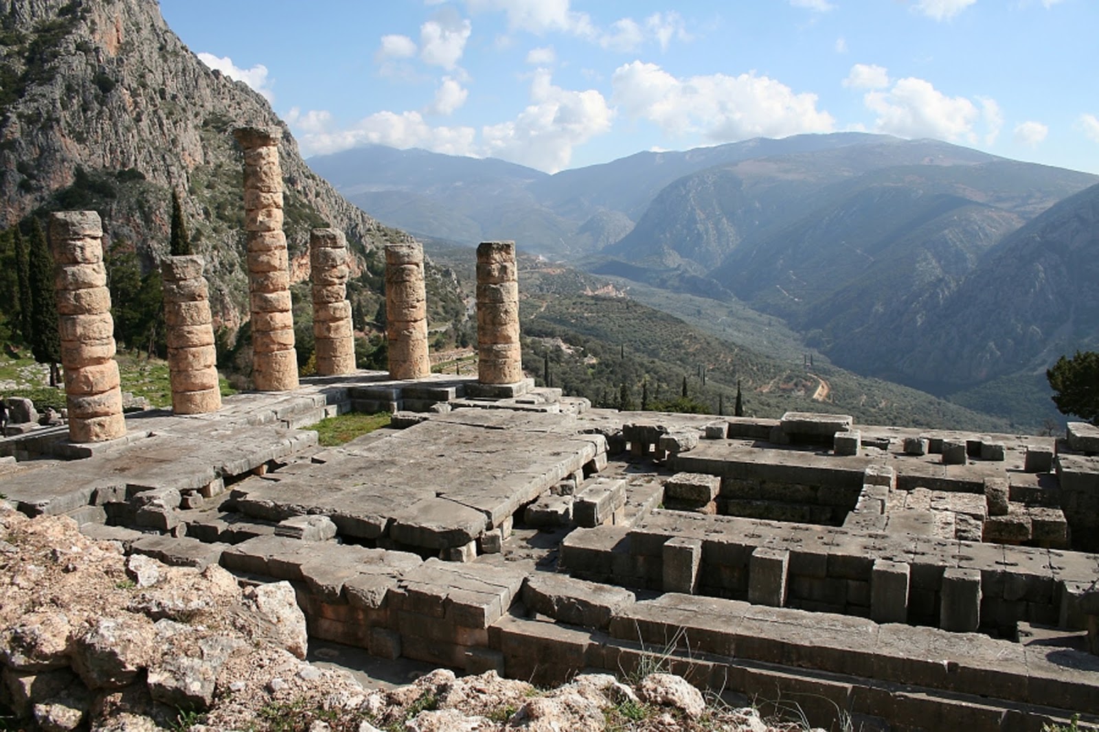 Φωνήεσσα........: Ο ΑΡΧΑΙΟΛΟΓΙΚΟΣ ΧΩΡΟΣ ΚΑΙ ΤΟ ΜΟΥΣΕΙΟ ΤΩΝ ΔΕΛΦΩΝ ΨΗΦΙΑΚΑ.