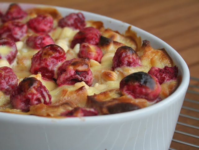 pepsakoy: Raspberry and White Choc Waffle Pudding
