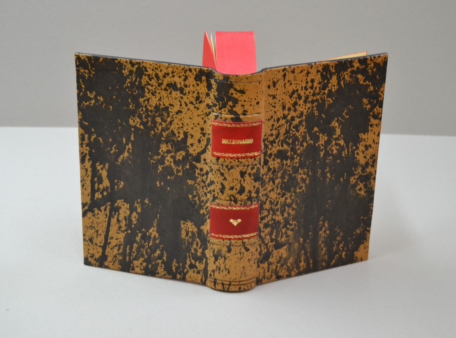 ENTRE LOMOS: ENCUADERNACIÓN PASTA ESPAÑOLA