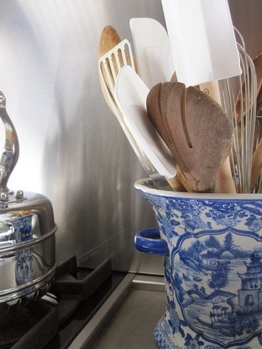 Simply Santa Barbara: Beautiful Utensil Holders for the Kitchen