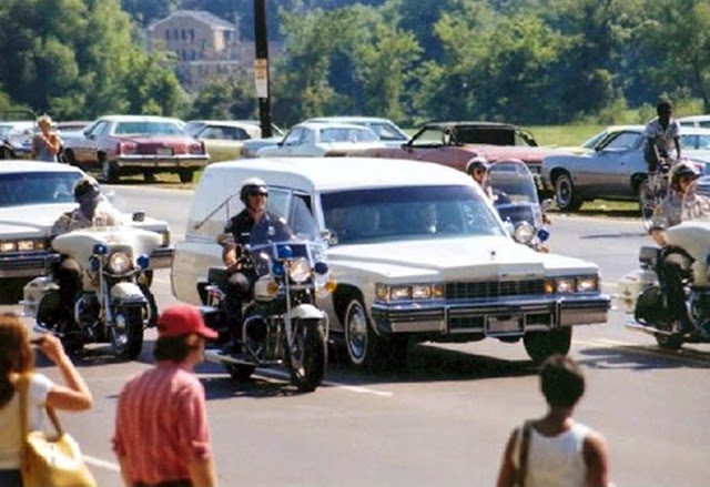 The Death of Elvis Presley - August 16th 1977 ~ Vintage Everyday