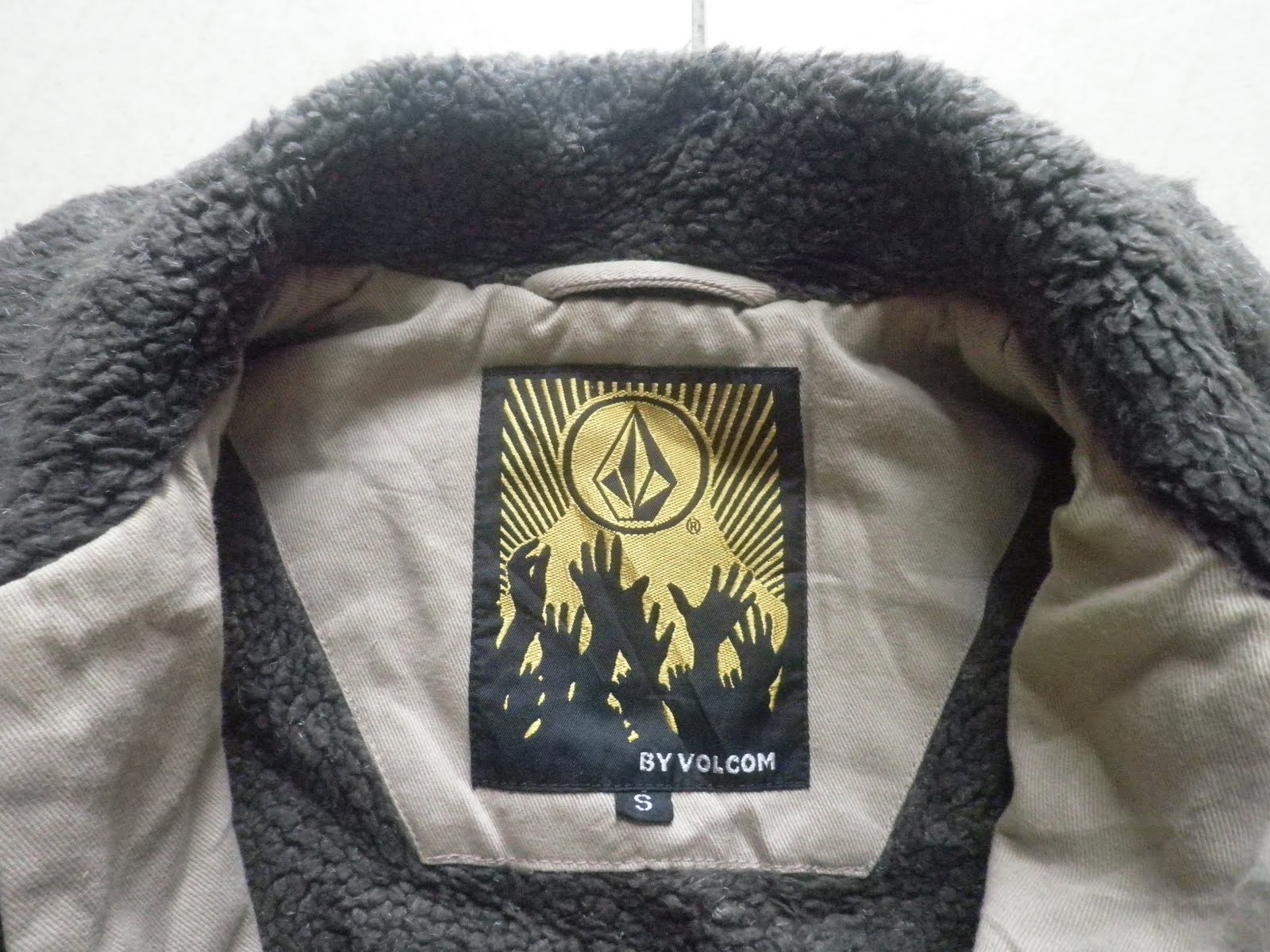 Vintage Volcom Stone Boardwear | CariBundle